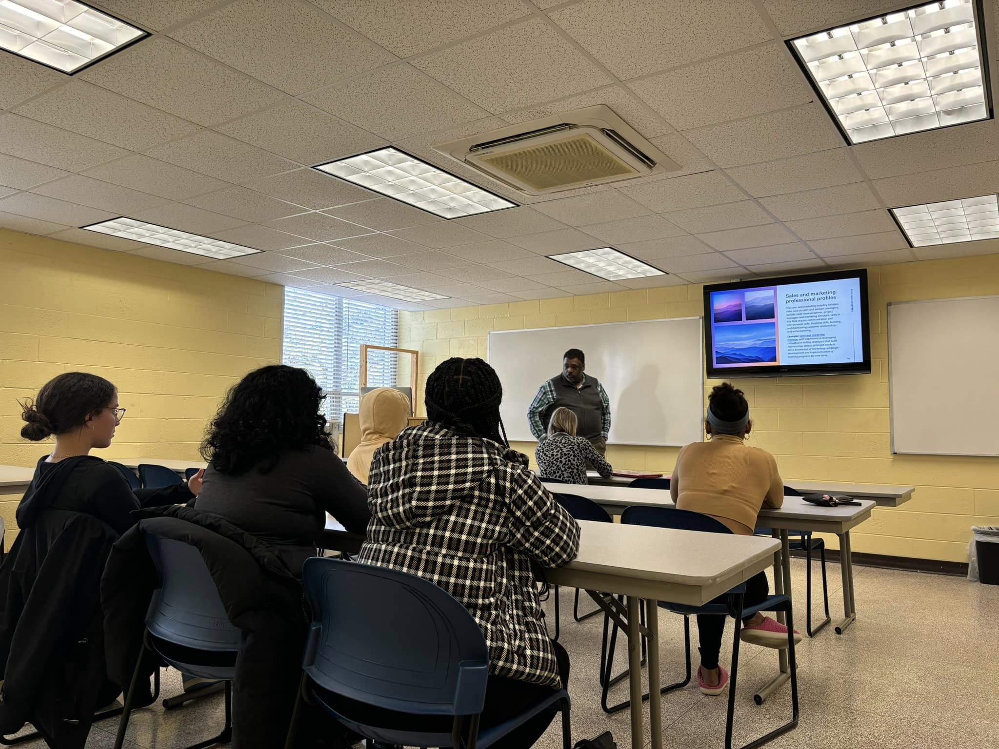 Dr. Alan Scott Empowers Students to Create Professional Profiles during ...